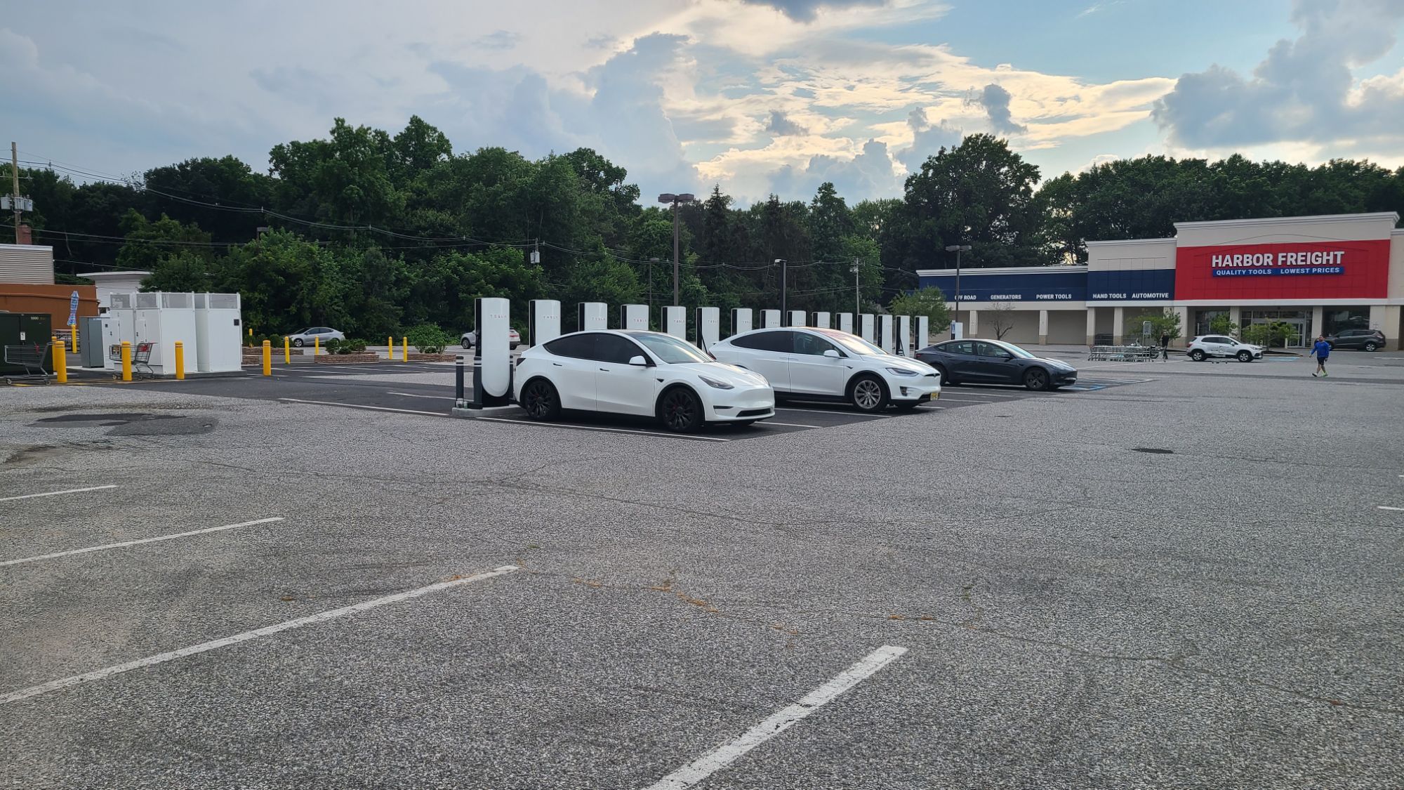 Pennsville, NJ Tesla Supercharger – Wandering with the Williams Family